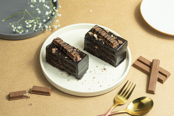 KitKat Pastry Online: A Sweet and Crunchy Treat – Merak Cakes