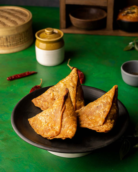 Order Samosa Online Near You Per Pc Only At Rs 15/- – Merak Cakes