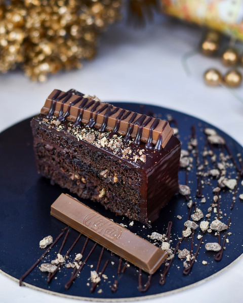 KitKat Pastry Online: A Sweet and Crunchy Treat – Merak Cakes
